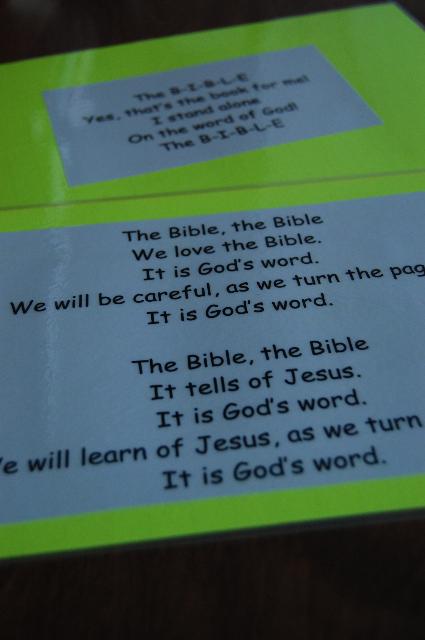 Heritage Schoolhouse: Easy Bible Class Song Visuals
