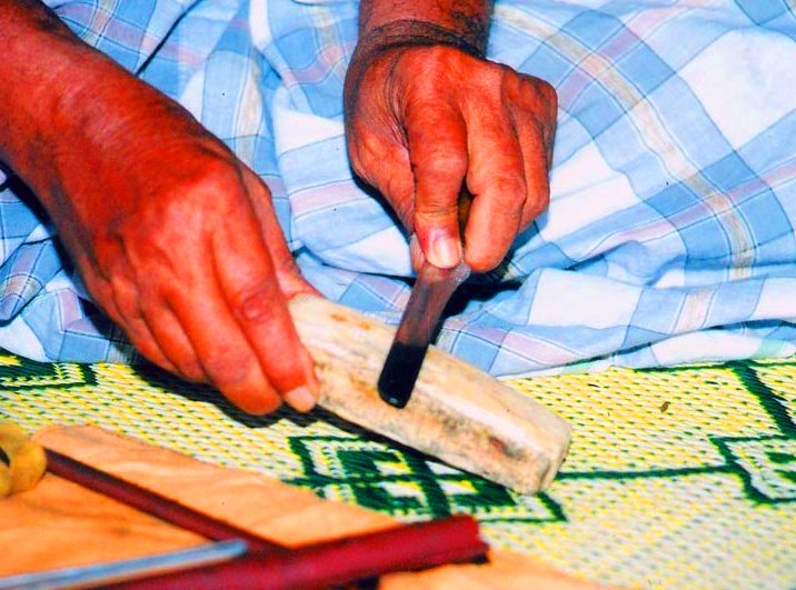 sekali pensil diraut, di sini tintaku tumpah, di sini aksara bermadah ...