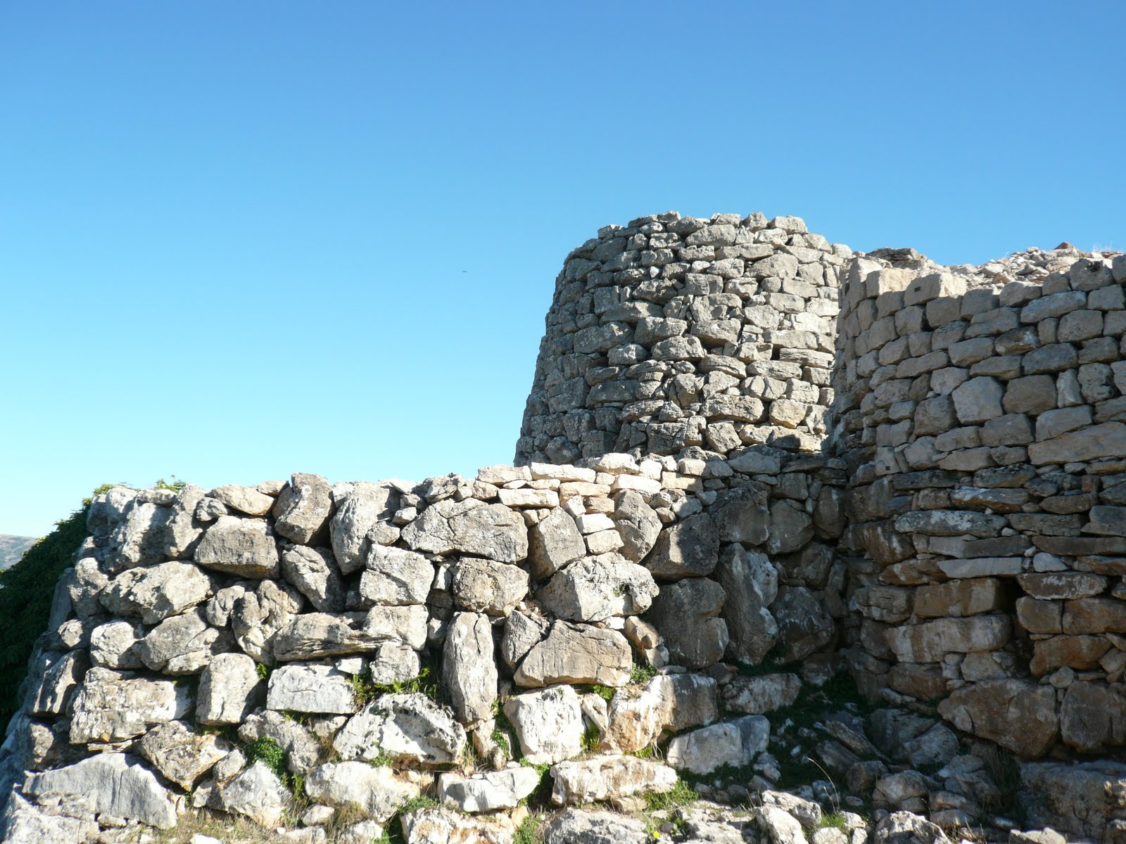 nuraghi passato e futuro della sardegna: nuraghe Serbissi a Osini