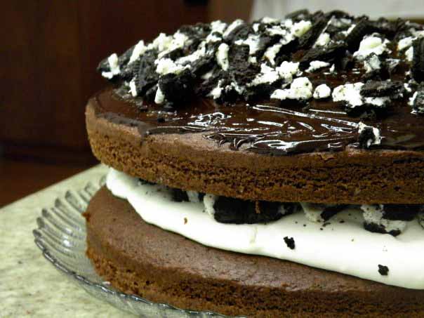 Momma Hen's Kitchen: Giant Oreo Cake