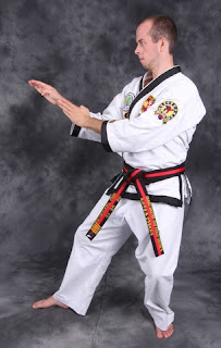 Master Kev's New Edge: Kickpics, Round 2... 2010 FIGHT!!!