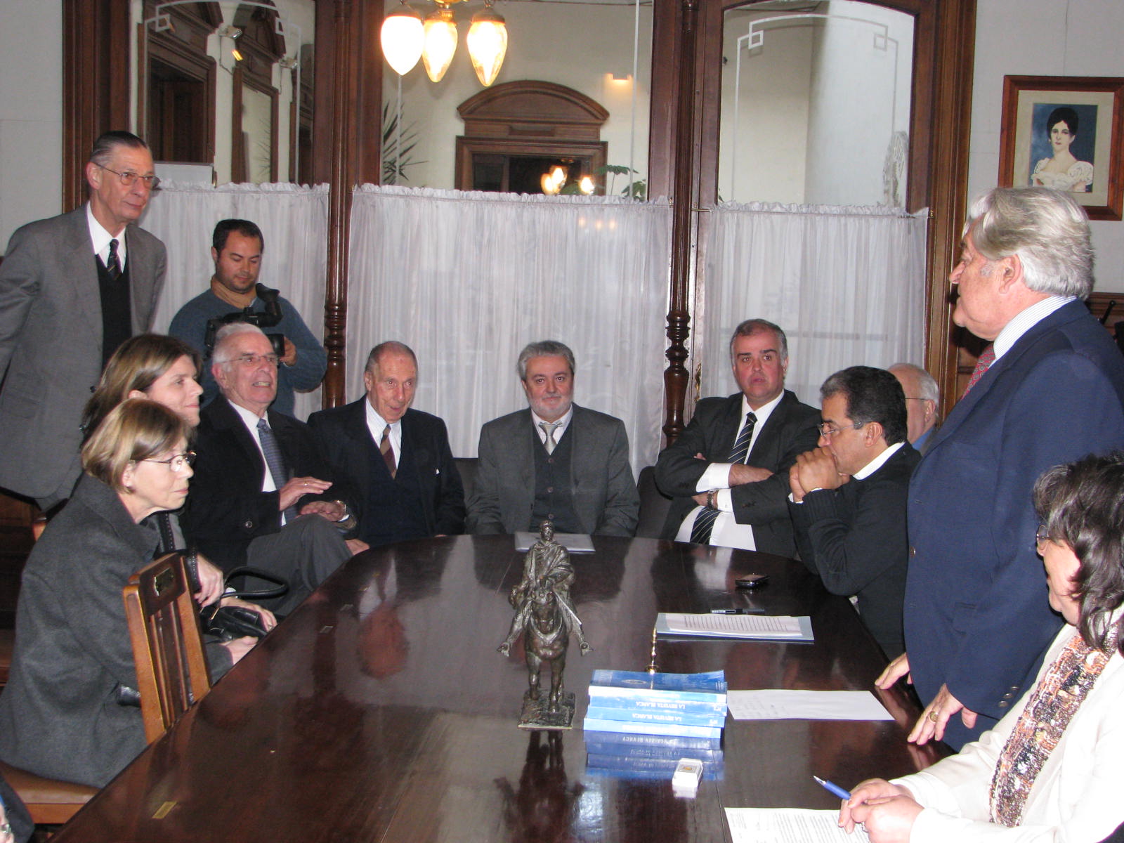 PARTIDO NACIONAL: El Directorio recibió donación de la Biblioteca del ...