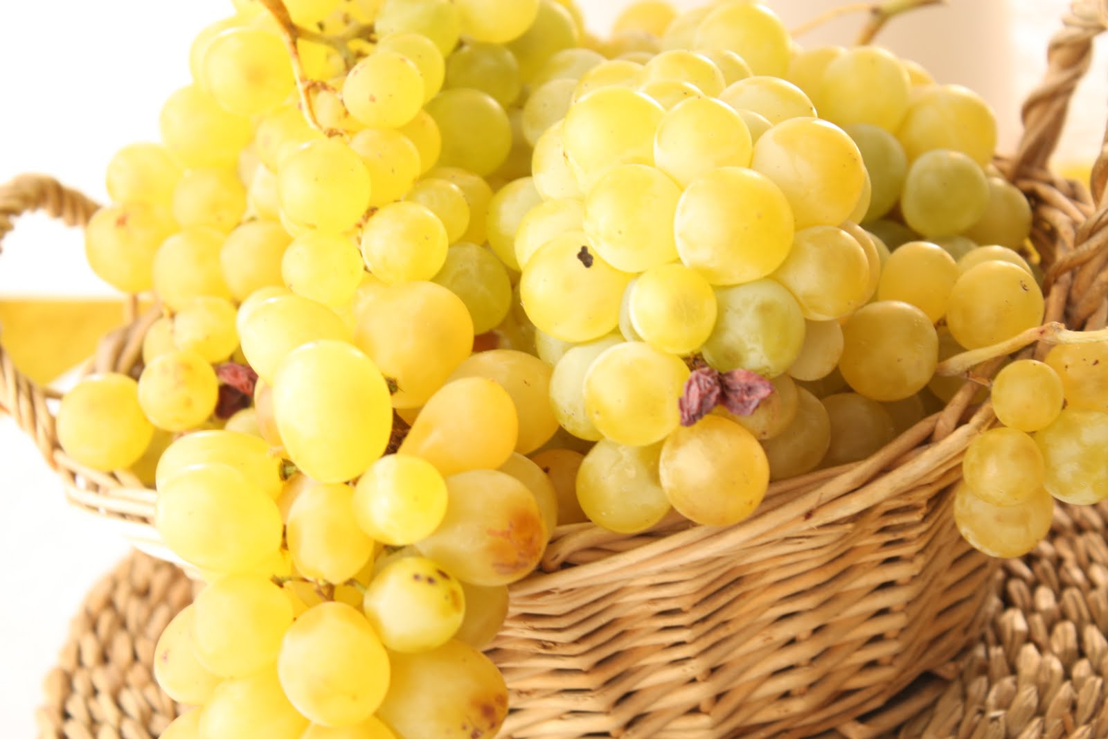 COOKING WITH ANISOARA: PASTRAREA STRUGURILOR PENTRU SEZONUL RECE