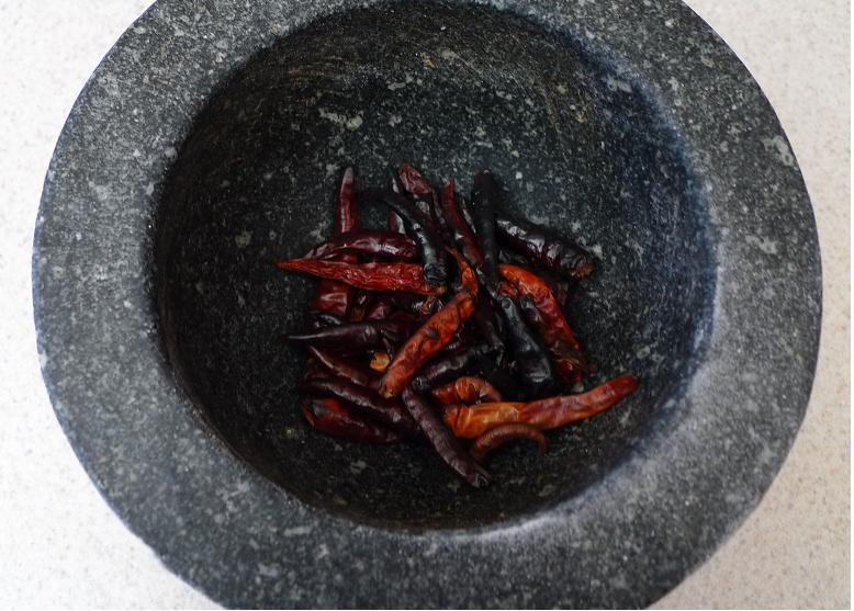 Amporn's Thai Kitchen: Thai spicy ground shrimp with toasted rice