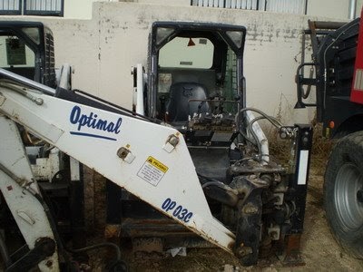 BOBCAT S 130 MINIINCARCATOR FRONTAL CU BRAT EXCAVARE IEFTIN