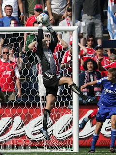 InsaneButtFun: Insane Soccer Goalie Saves