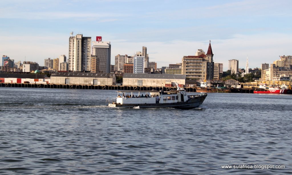 Pelo leste do sul de África: Maputo visto da Catembe...