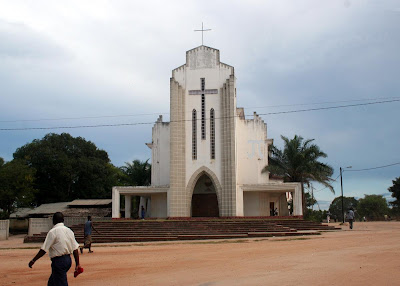 Pelo leste do sul de África: Mocuba