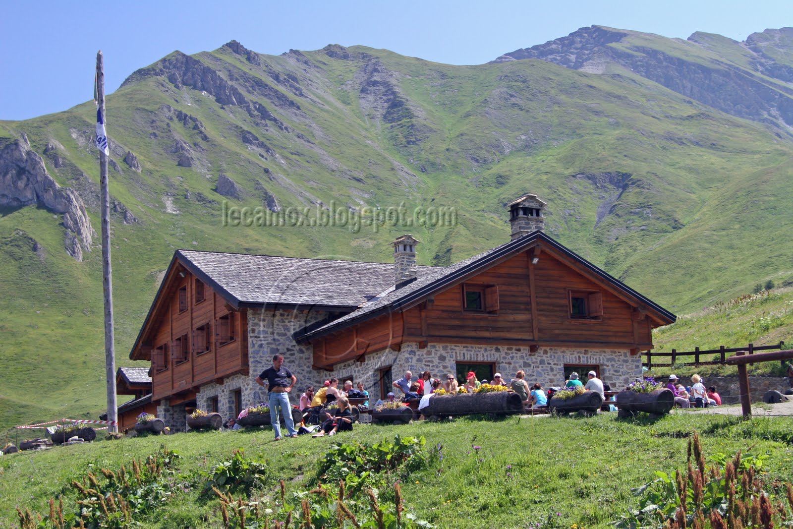 TMB Refuge Bonatti - Refuge Bertone ~ Guardian-Express-lecamox