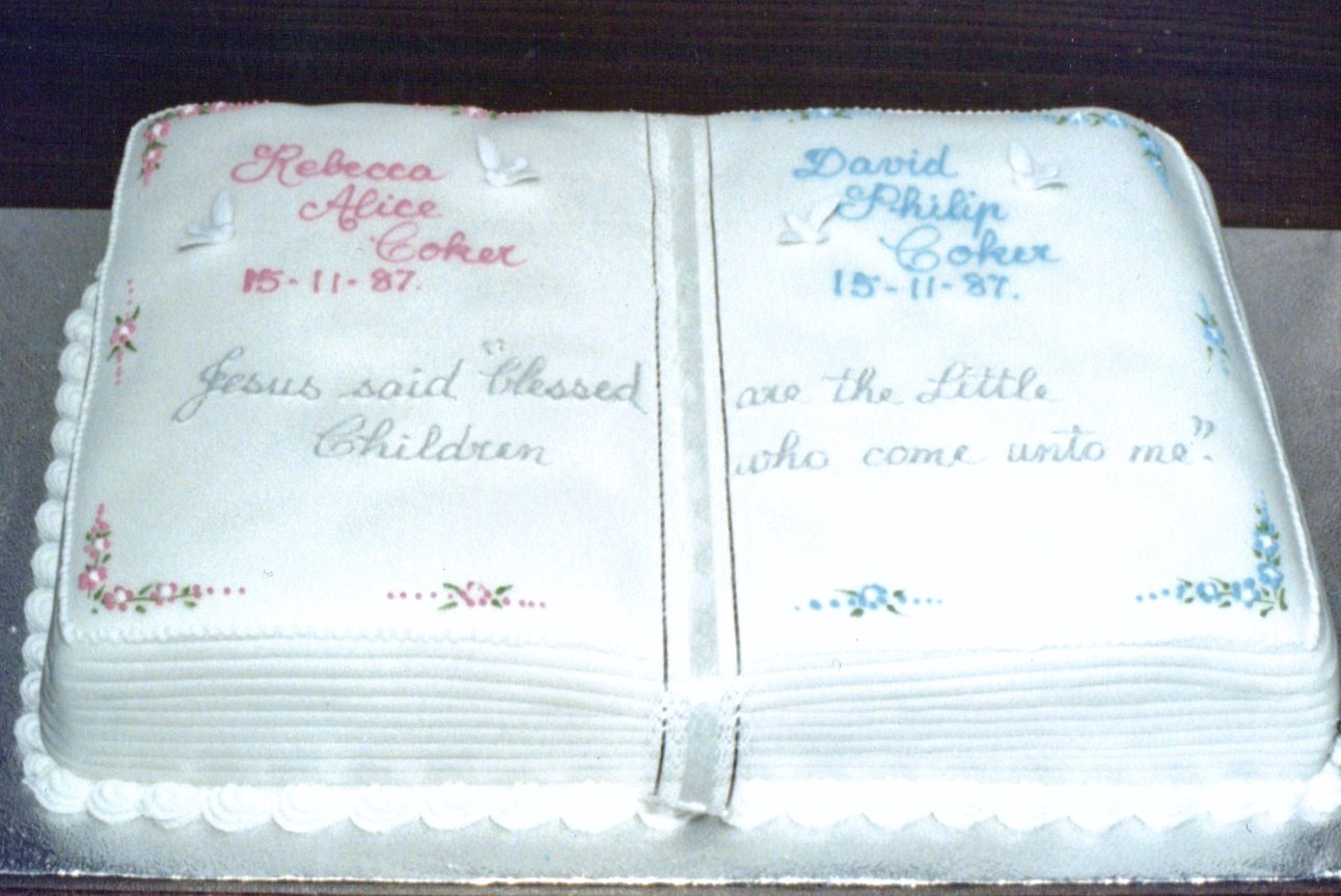 Sin Fong Chan's World of Elegant Cakes & Desserts: Christening Cakes