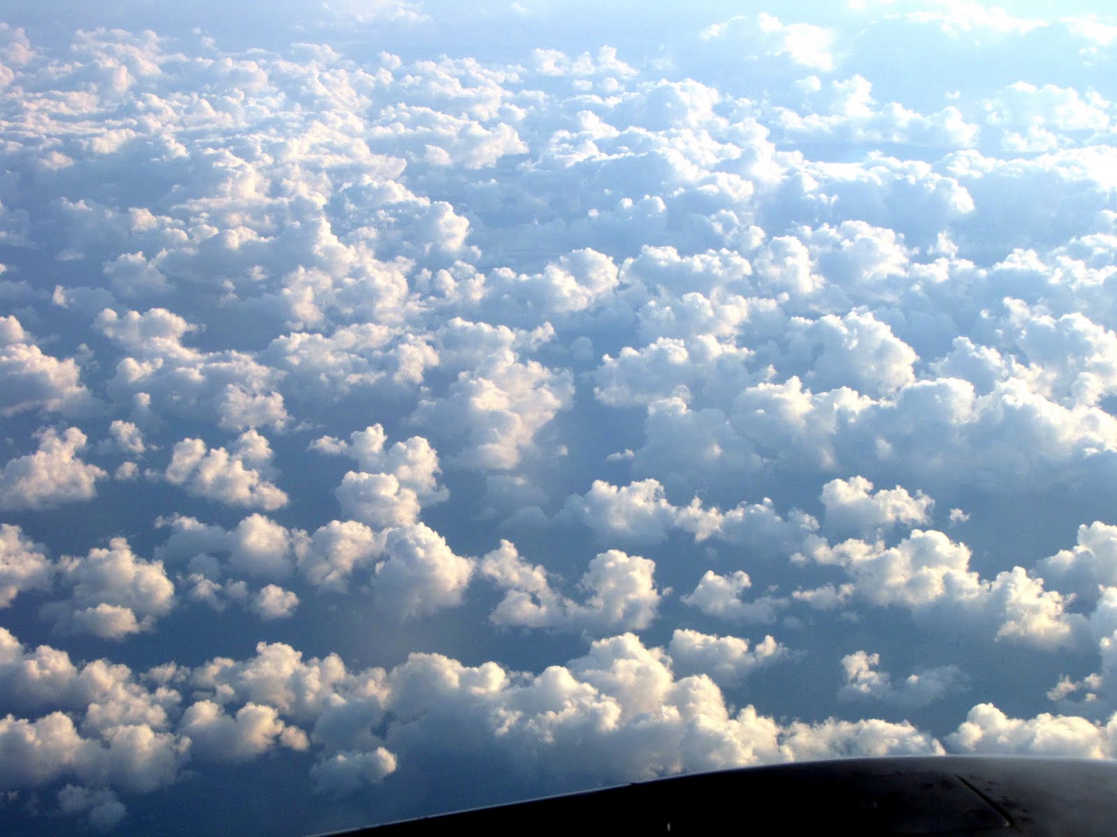 L i v a r s . . . : Es reklamēju Debesis!