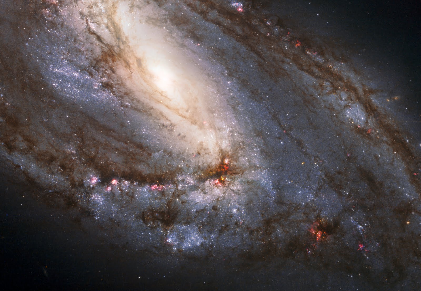 Ministry of Space Exploration: Messier 66 by Hubble