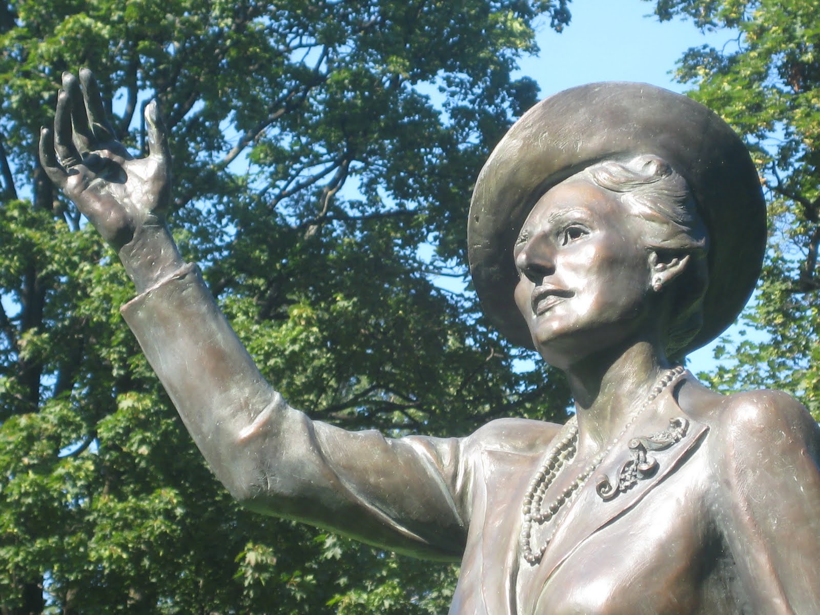 Trond Norén Isaksen: What to see: Statue of Crown Princess Märtha, Oslo