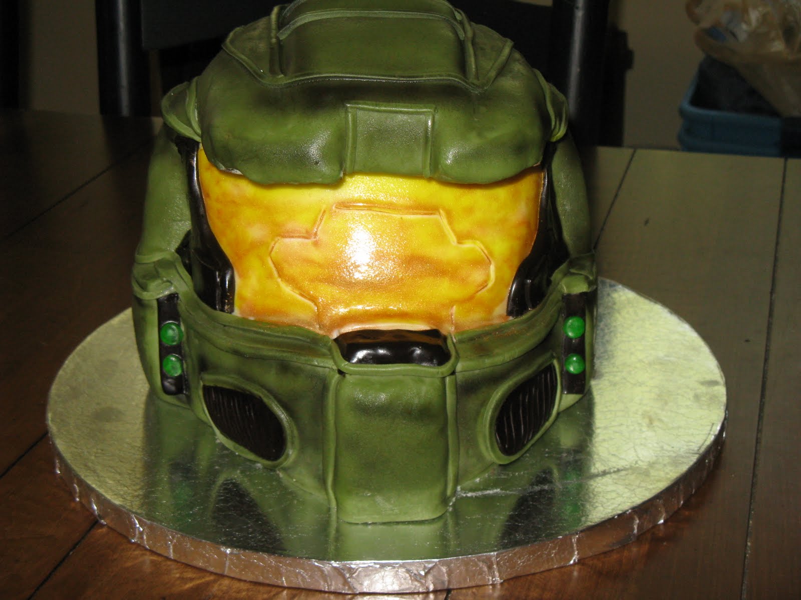 Sweet Dreams Cake Design: Master Chief Halo helmet for a big fan!