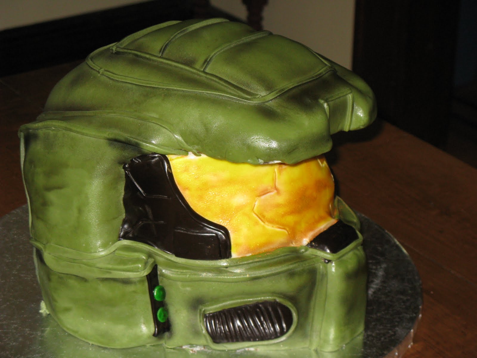 Sweet Dreams Cake Design: Master Chief Halo helmet for a big fan!