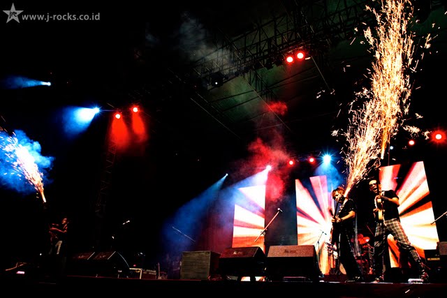 j-rocks sekarang dan selamanya: A Song for J-Rockstars