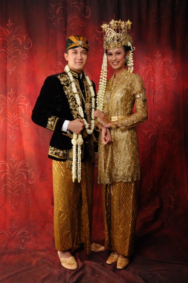 Javanese wedding dress: Sunda Siger Wedding Dress