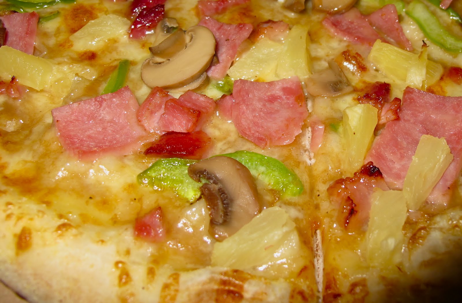 GOURMET KITSCHEN: Restaurant Review: Angel's Pizza Pasta Combo