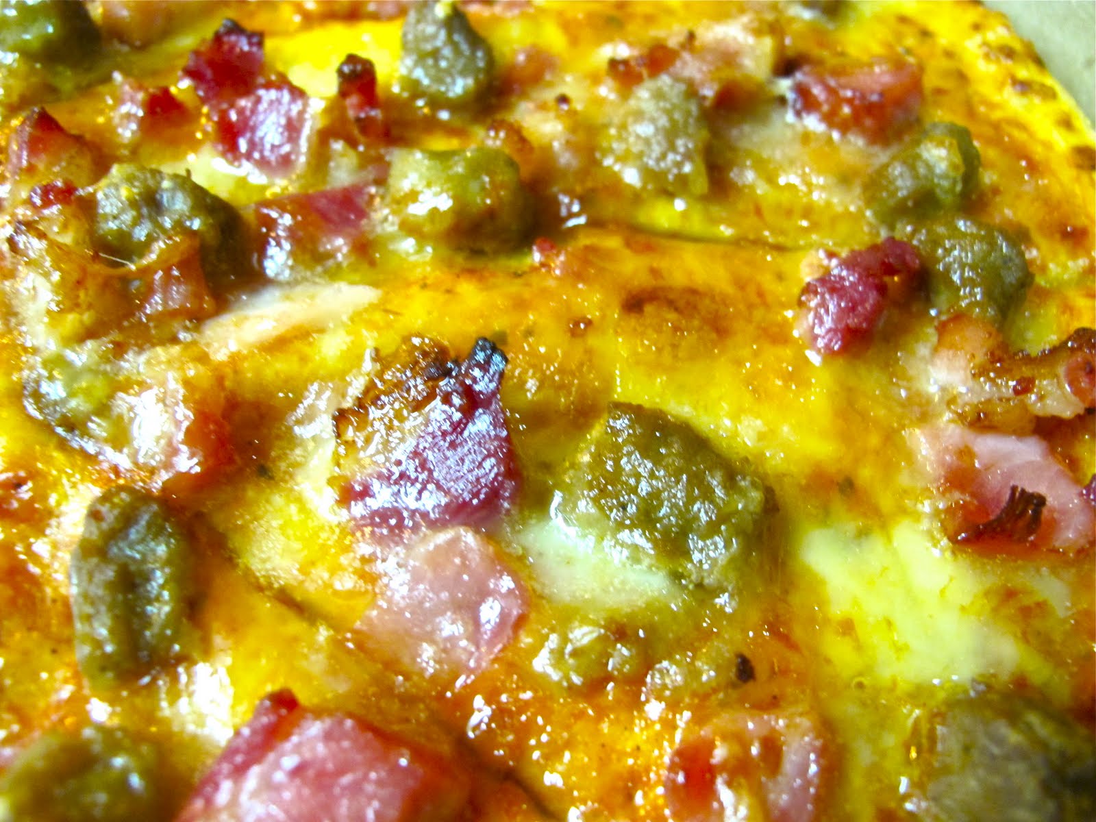 GOURMET KITSCHEN: Restaurant Review: Angel's Pizza Pasta Combo