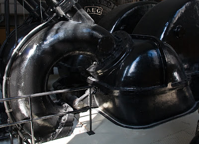 My Camera World: Photographing Black Objects