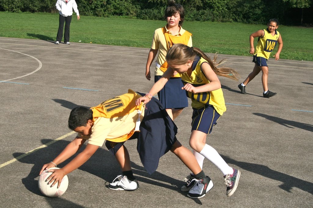Little Heath School Netball: Year 6 Girls v Boys Netball Match