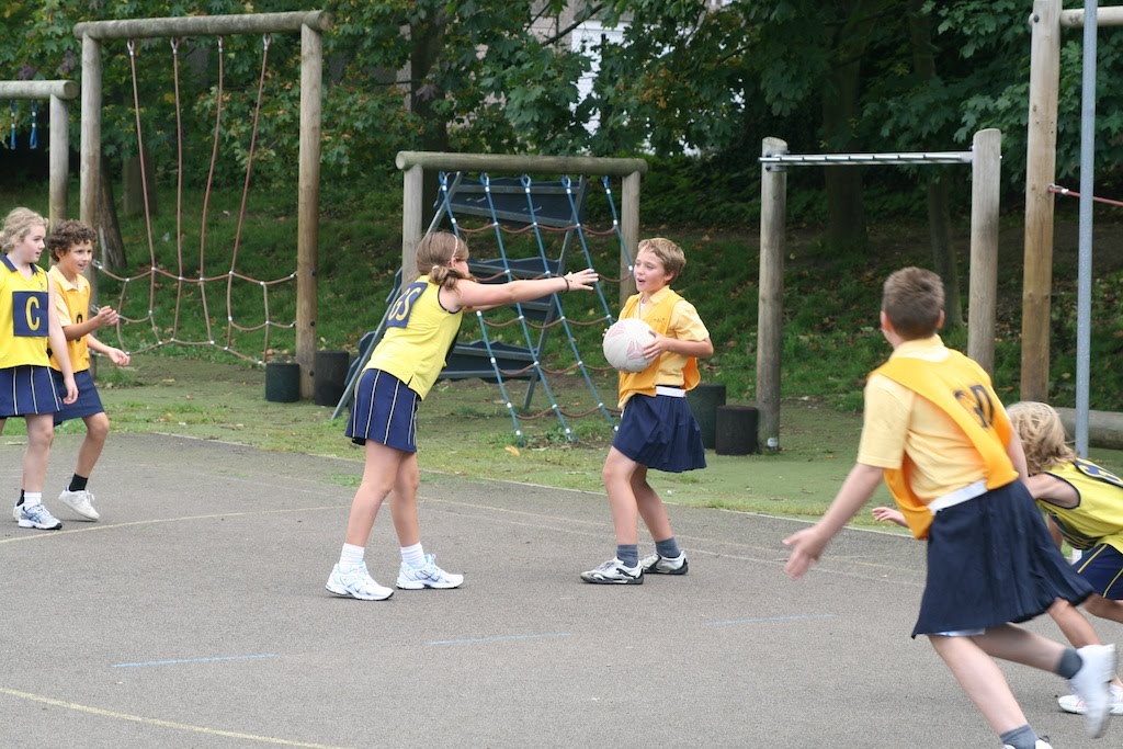 Little Heath School Netball: Year 6 Girls v Boys Netball Match