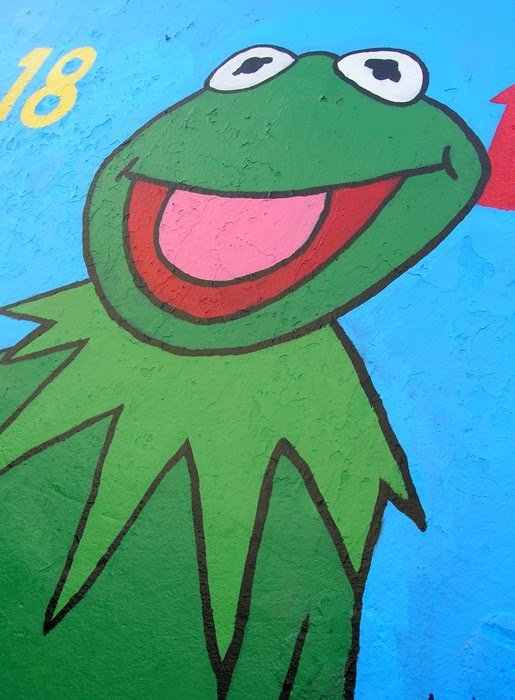 graffiti art trains: Graffiti cartoon >> kermit graffiti