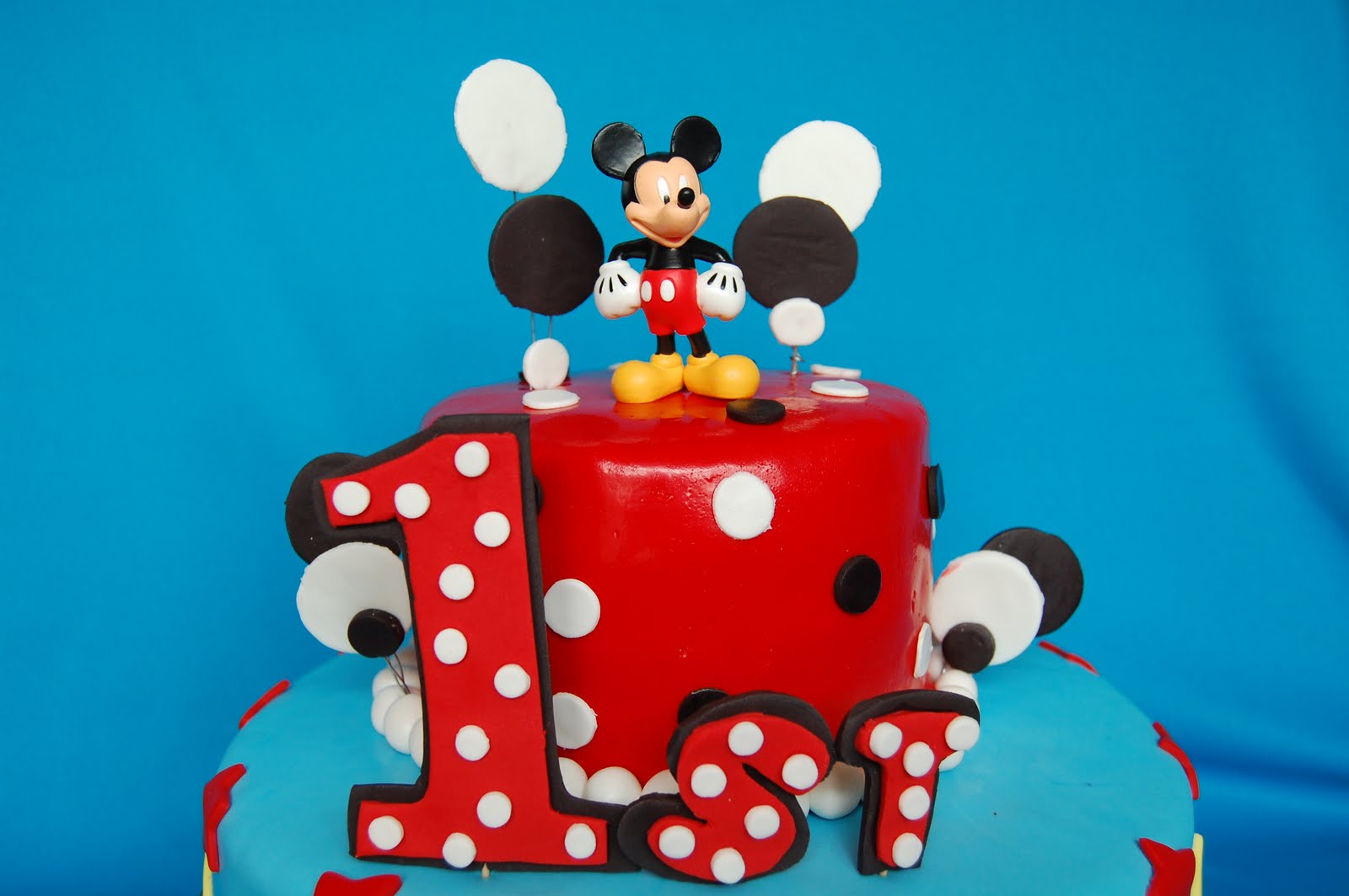 CUSTOMISED CAKES BY JEN: Mickey Mouse Cake
