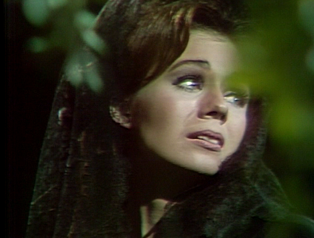 I Think, Therefore I Review.: Dark Shadows: The Vampire Curse