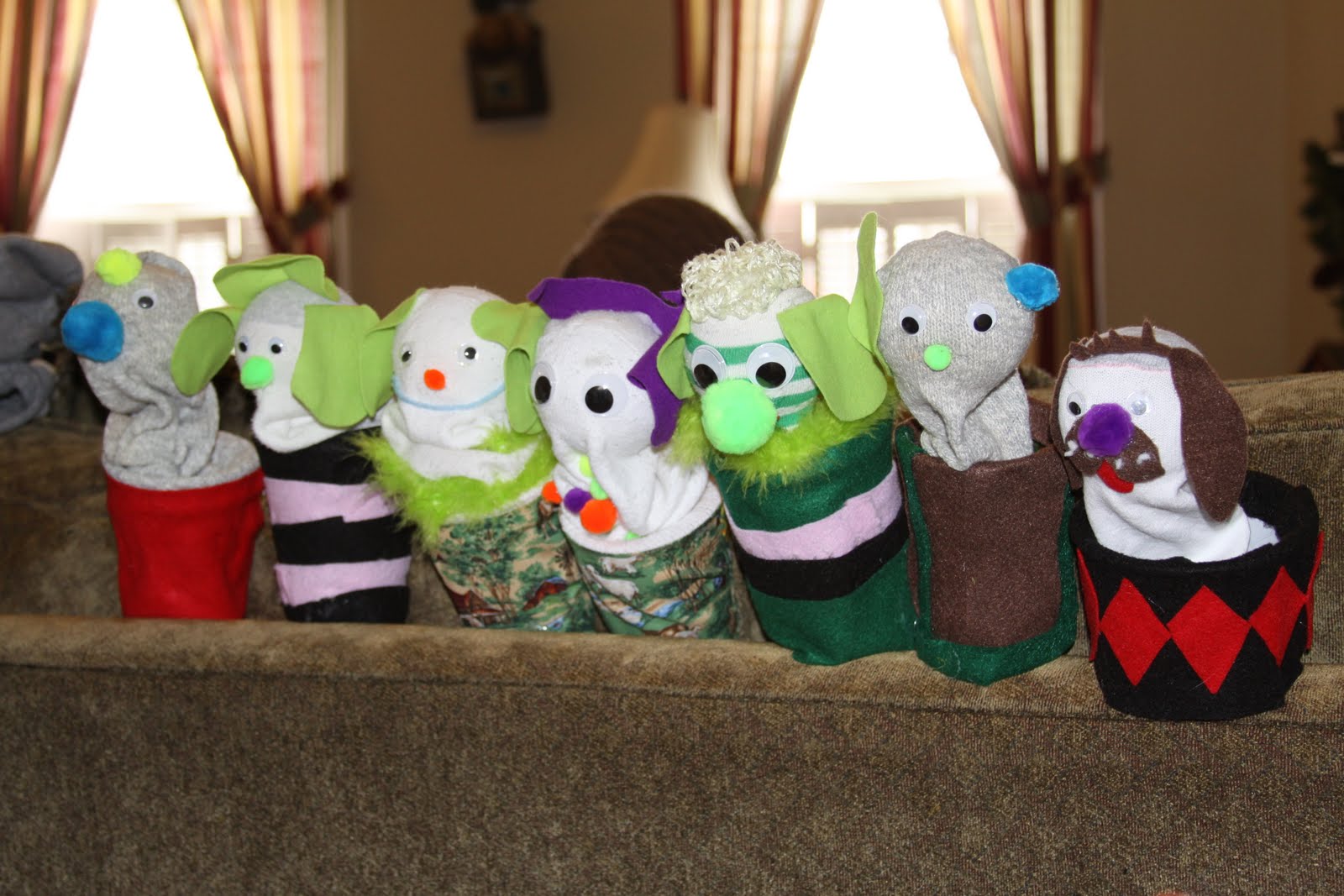 Peek-a-Boo Puppets | Mommy Meatloaf