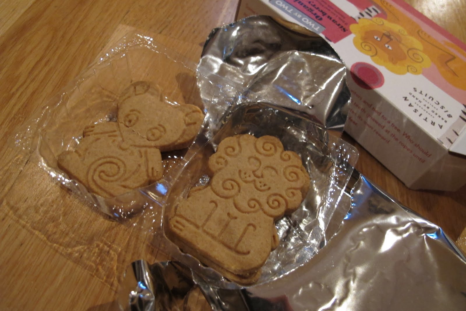 Christopher RAEBURN: Mouse / Lion Biscuits.