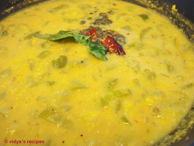 Vidya's Kitchen: Podalangai (snake guord) Poricha Kootu