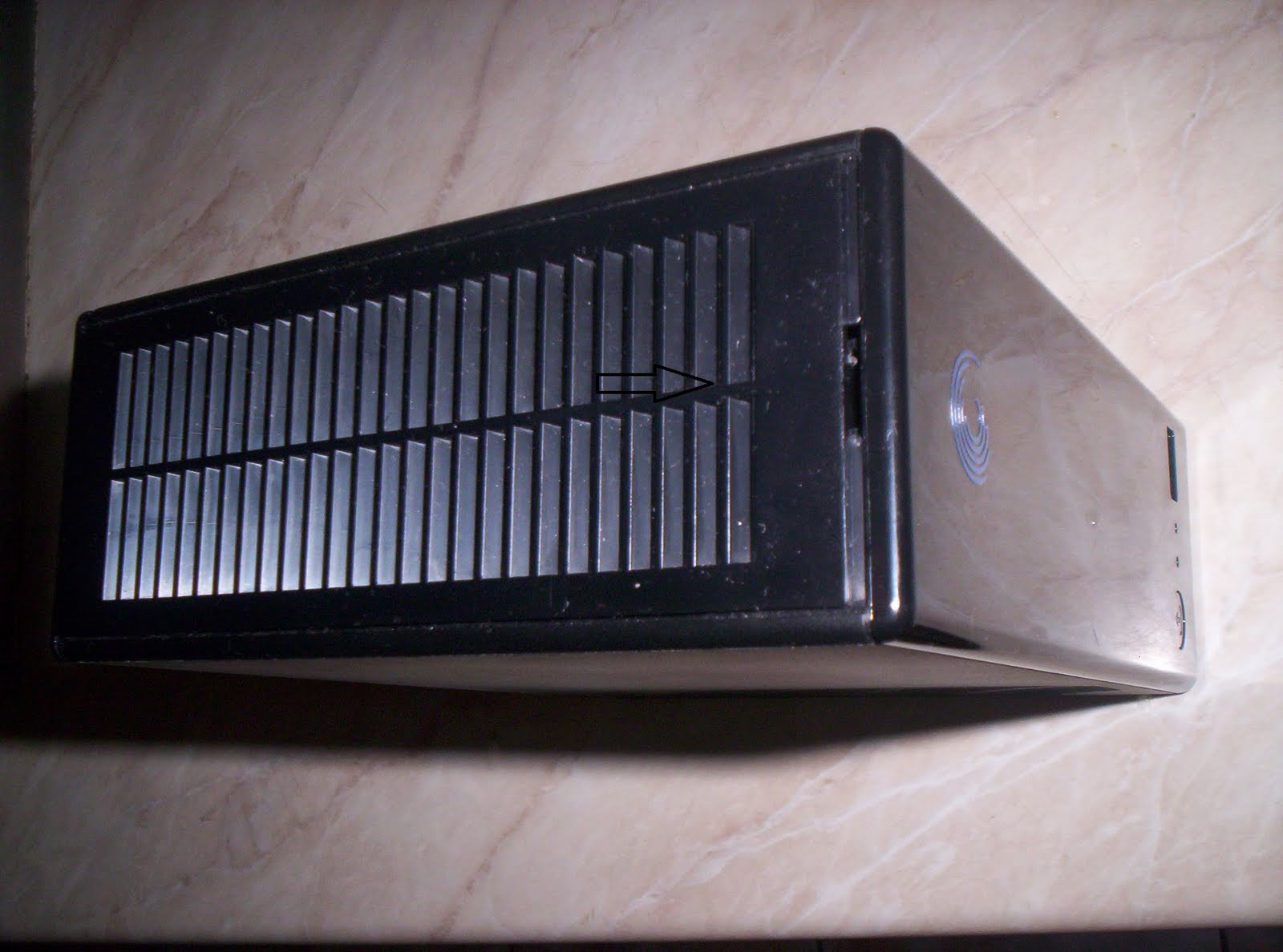 Cracking Seagate Black Armor NAS 110: Opening the box