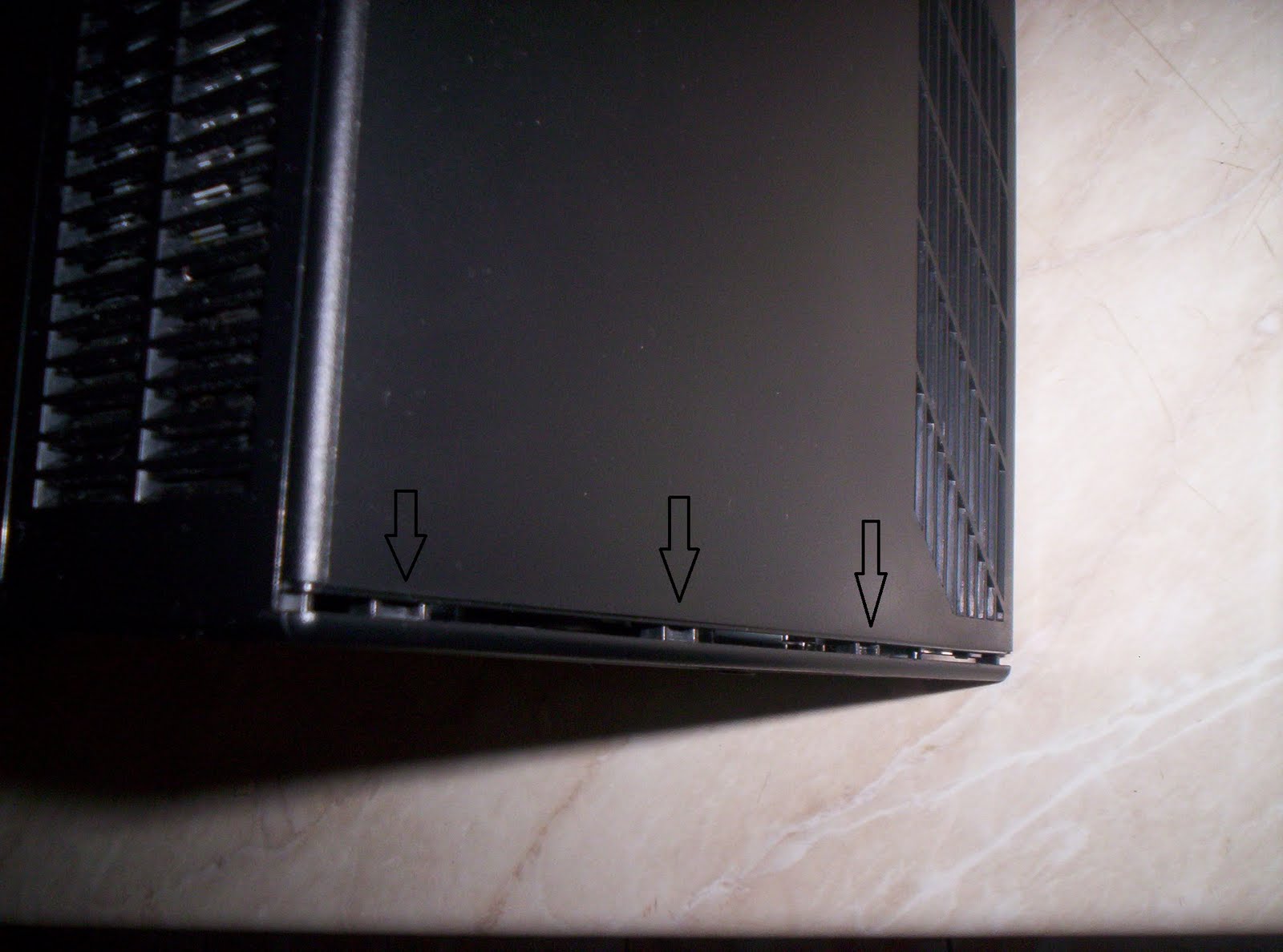 Cracking Seagate Black Armor NAS 110: Opening the box