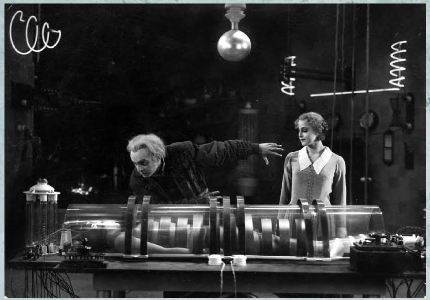 neonneon: Fritz Lang's Metropolis Shows Early Neon Sculpture.