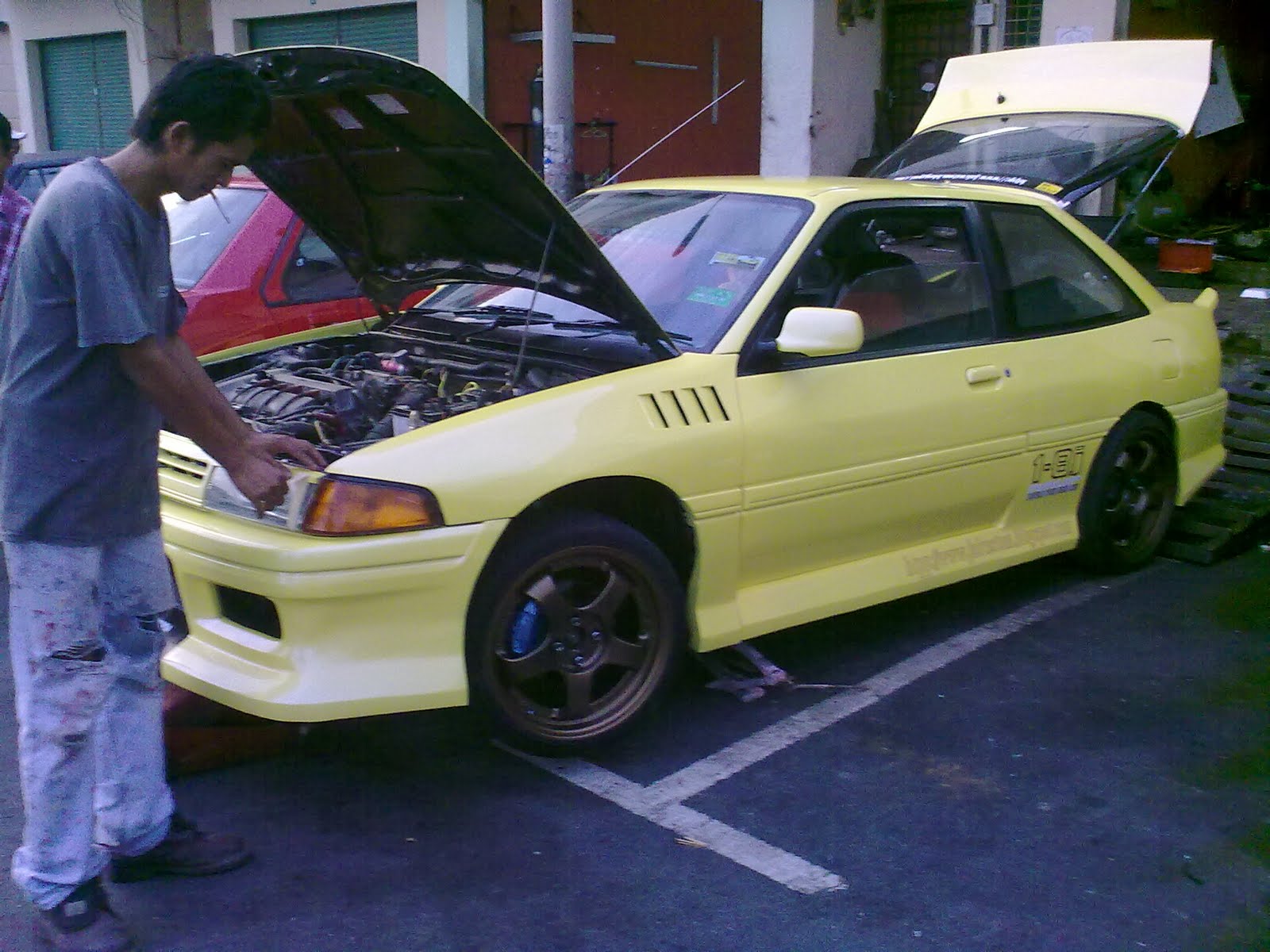 JAI AUTO & WAN MOTORSPORT: Ford laser - Kuning Special effect