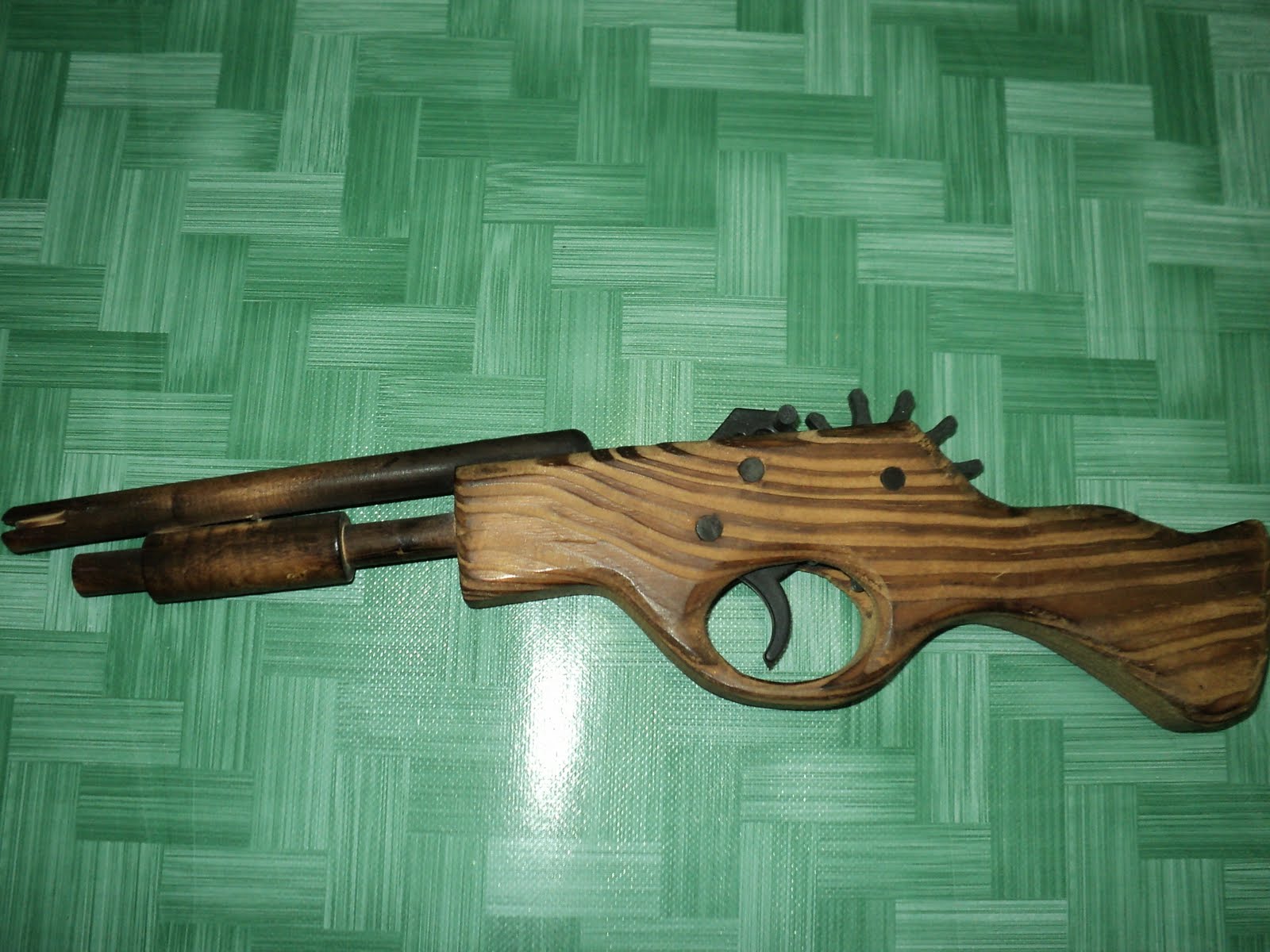 KOLEKSI PAK MAT TAHIR BARANGAN OLD SKOOL: Pistol Kayu
