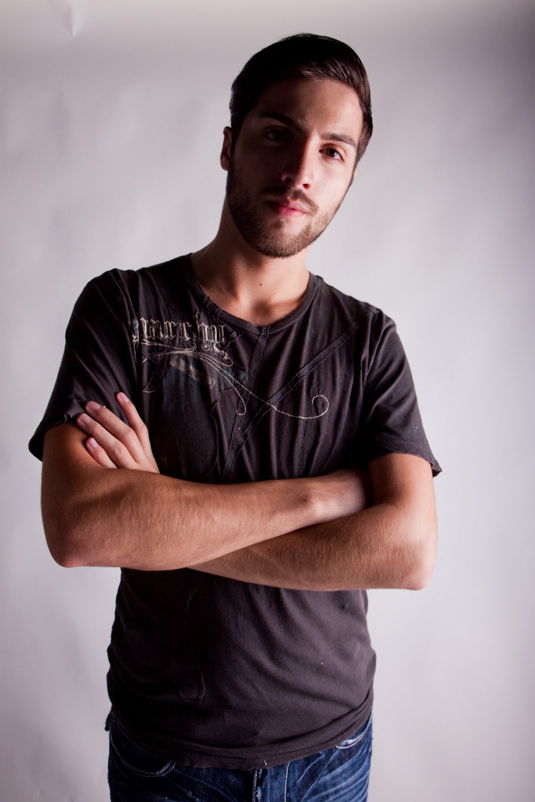 LATE NITES...EARLY MORNINGS...: WHO IS AN21??