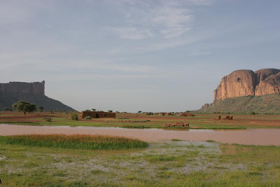 Welcome to the Red Den: Pictures of the Landscape of Mali