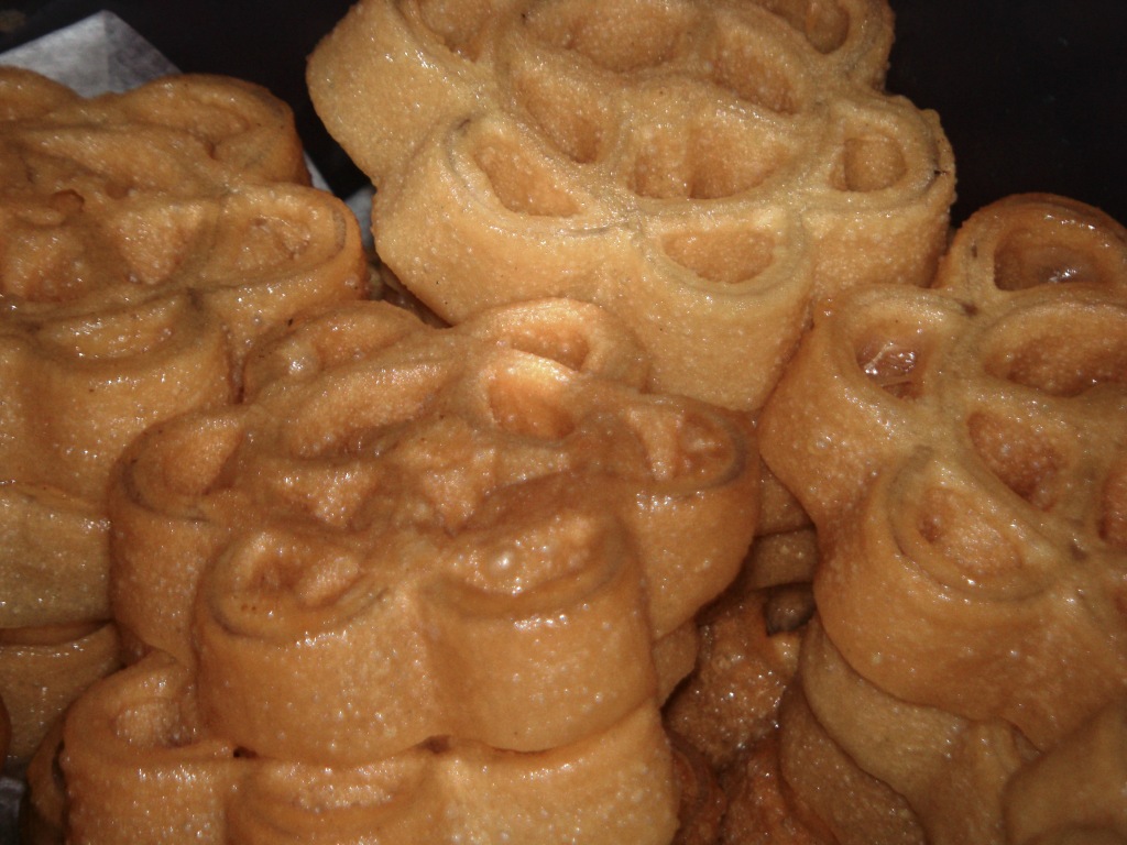 Dear Aziatie: Kuih Bulan Halal?