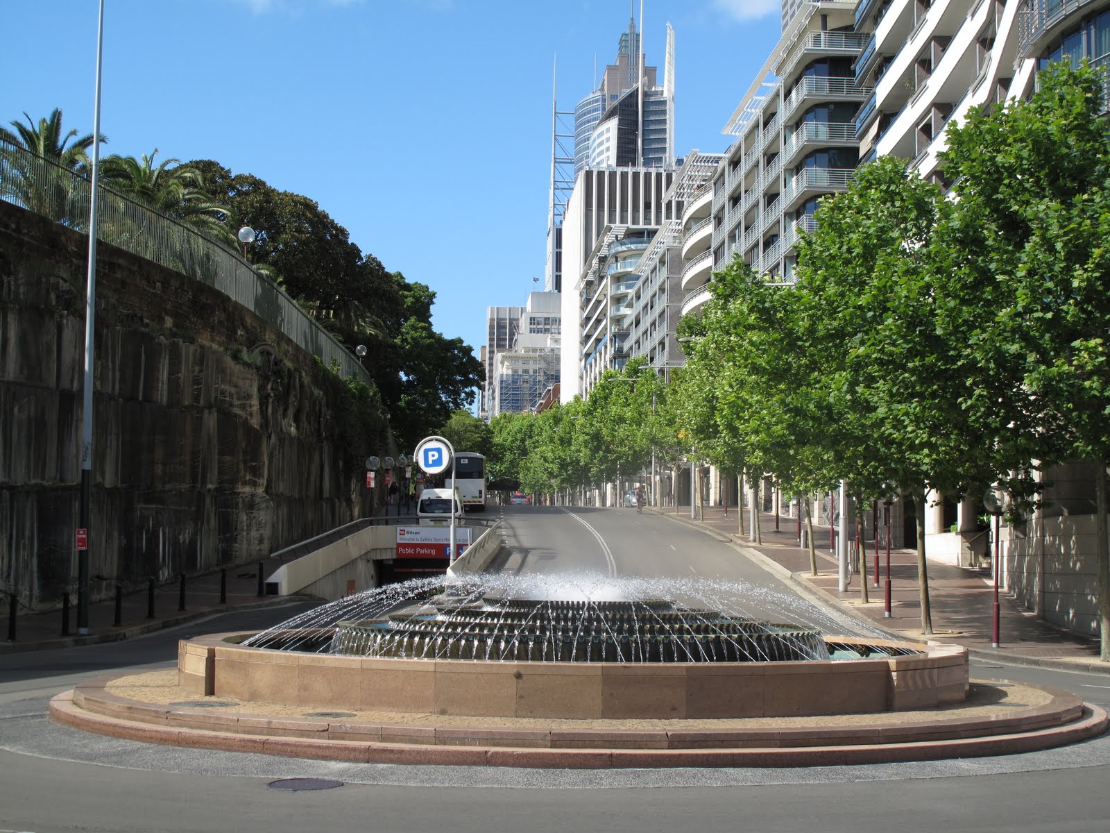 Sydney - Australia: Macquarie Street Fountain