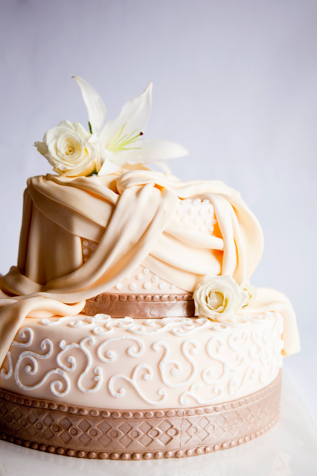 Violet's Custom Cakes: Surreal!