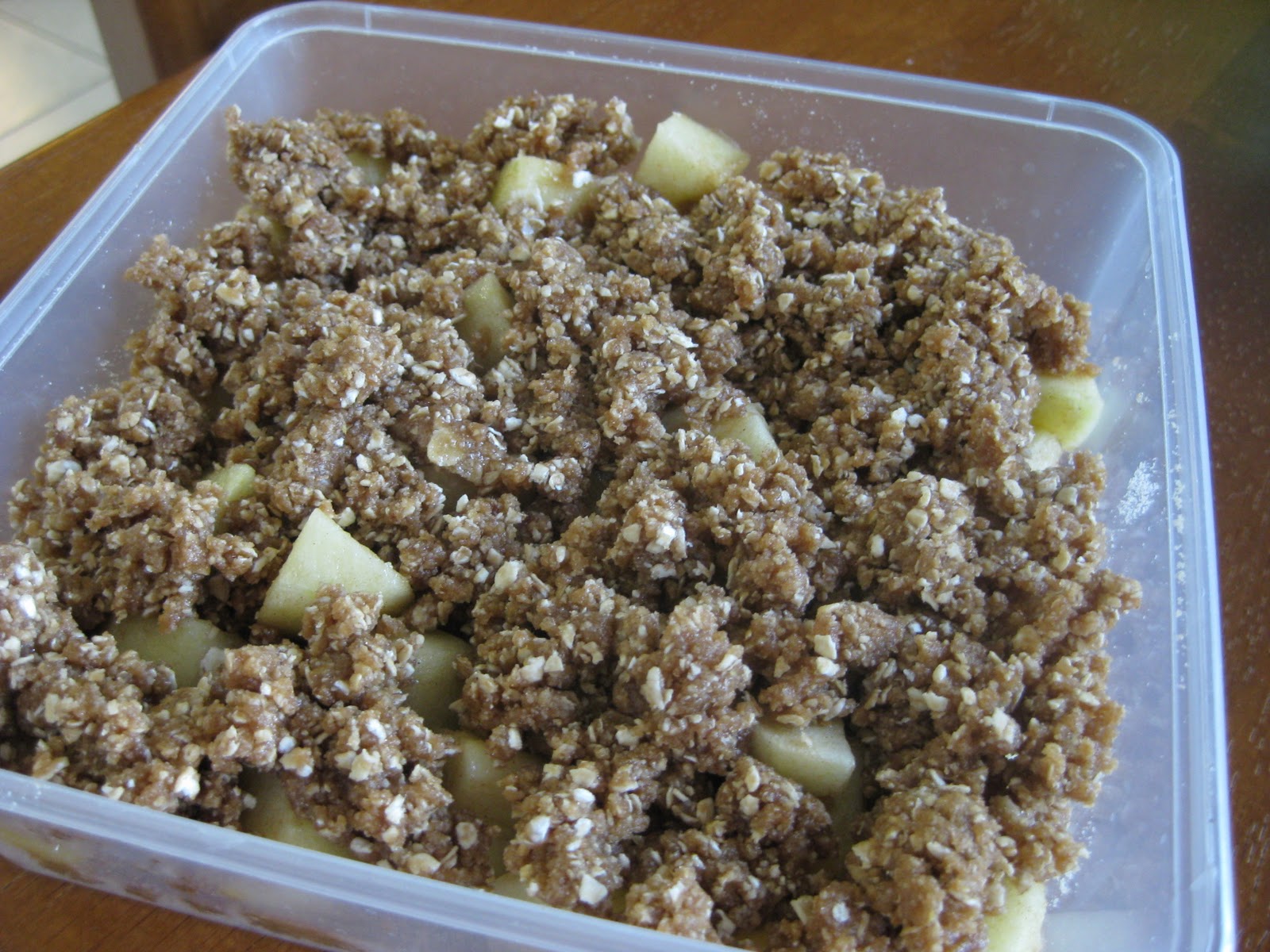An empty stomach is the best cook: Raw Vegan Apple Crumble