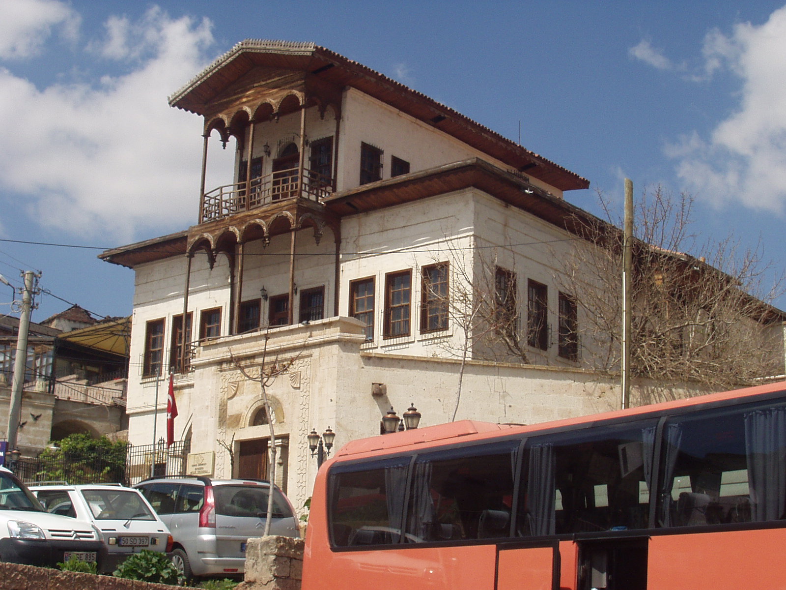 Yıldız İlhan: ASMALI KONAK