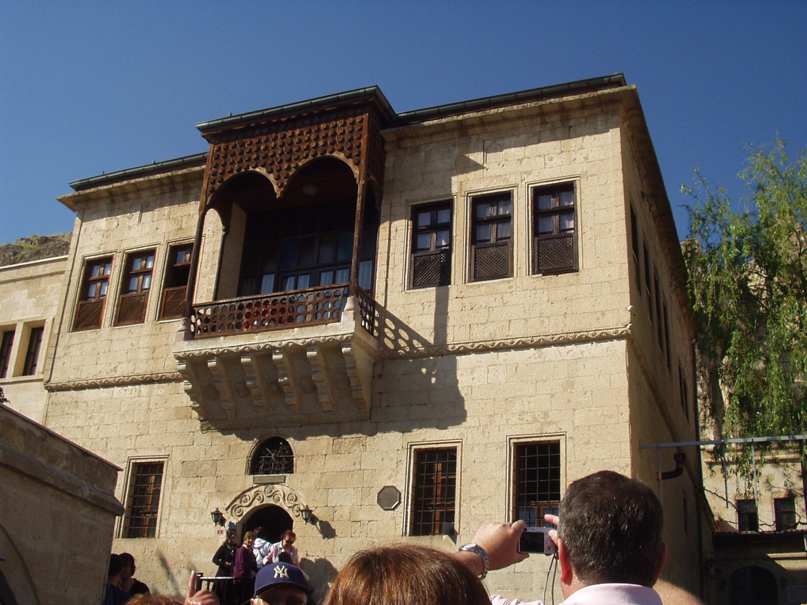 Yıldız İlhan: ASMALI KONAK