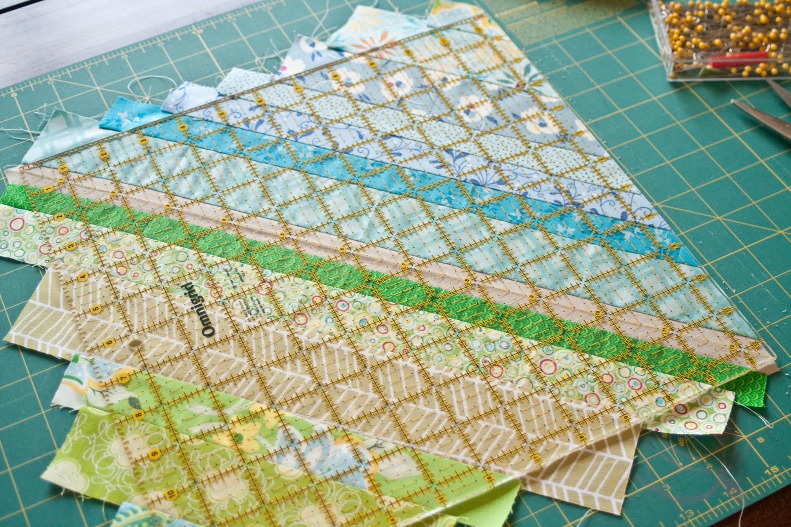 Belle + Bee: TUTORIAL - String Pieced Quilt Block