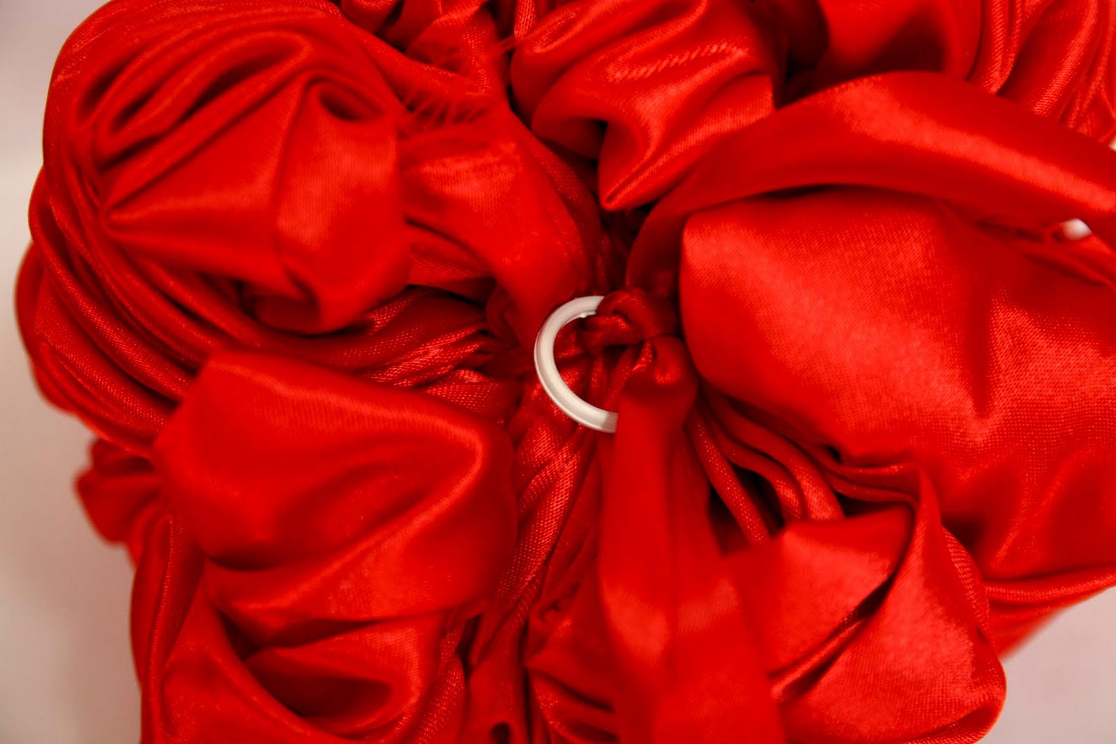 家囍婚嫁礼品专卖店: 产品：挂门红布/红绣球/Hanging Door Red Cloth/Ball