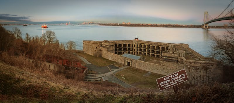 Michal Napartowicz Photography: Fort Wadsworth Light
