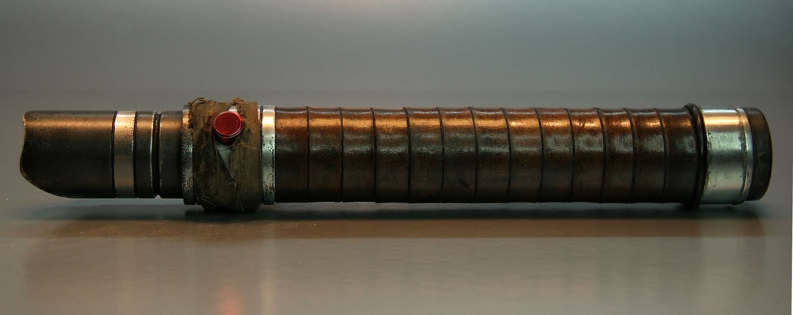 RO-LIGHTSABERS: május 2010