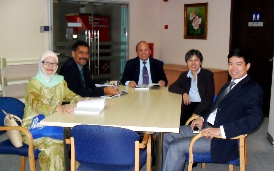 The Lonely Journey: OUM PhD pioneer graduates invited to the first ...